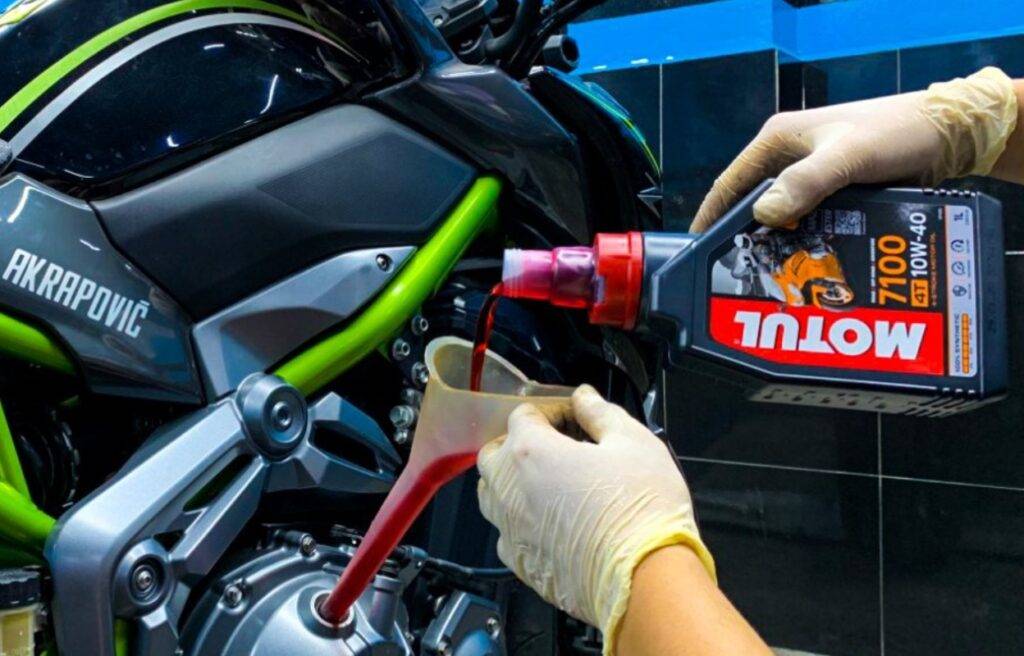 Nhớt MOTUL 7100 FRANCE 10W40 1L - Dầu Nhớt Xe Moto