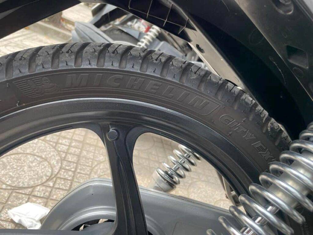 Vỏ xe Michelin City Extra có tốt không? Dùng chi xe nào phù hợp?