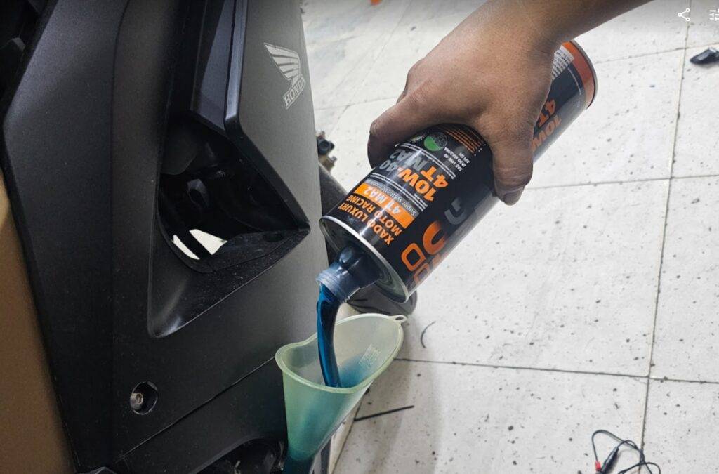 XADO Racing Oil 10W40-Đại lý dầu nhớt chính hãng tại Hà Nội